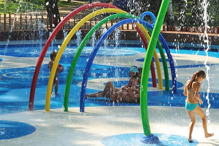 Los parques de agua sin profundidad VORTEX en entornos urbanos